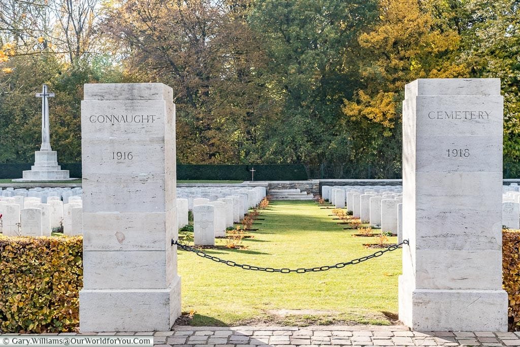 Eccles War Memorial, Kent, England - Our World for You