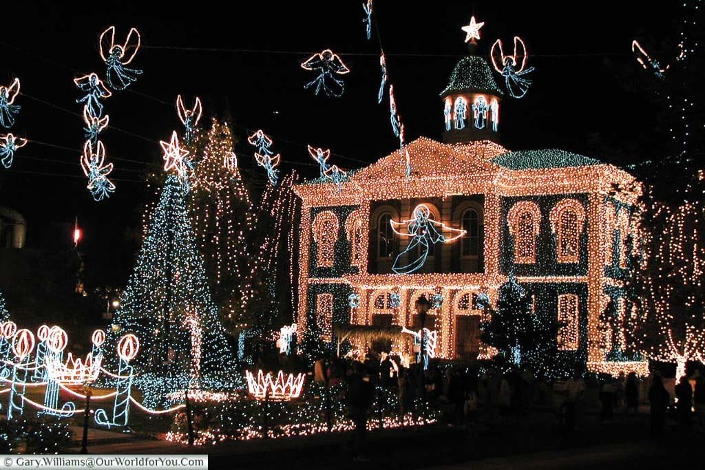 10 of Our Favourite Christmas Movies - Our World for You