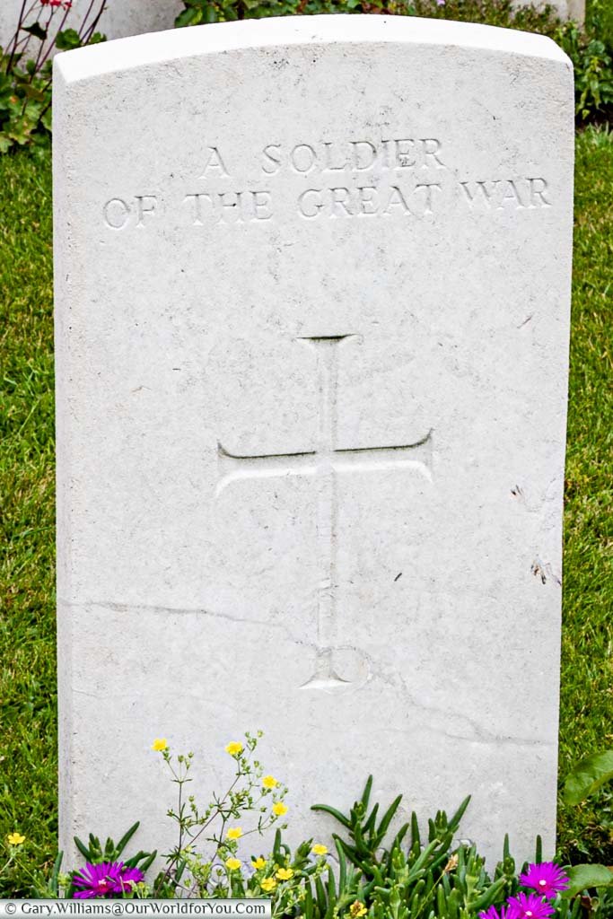 Eccles War Memorial, Kent, England - Our World for You