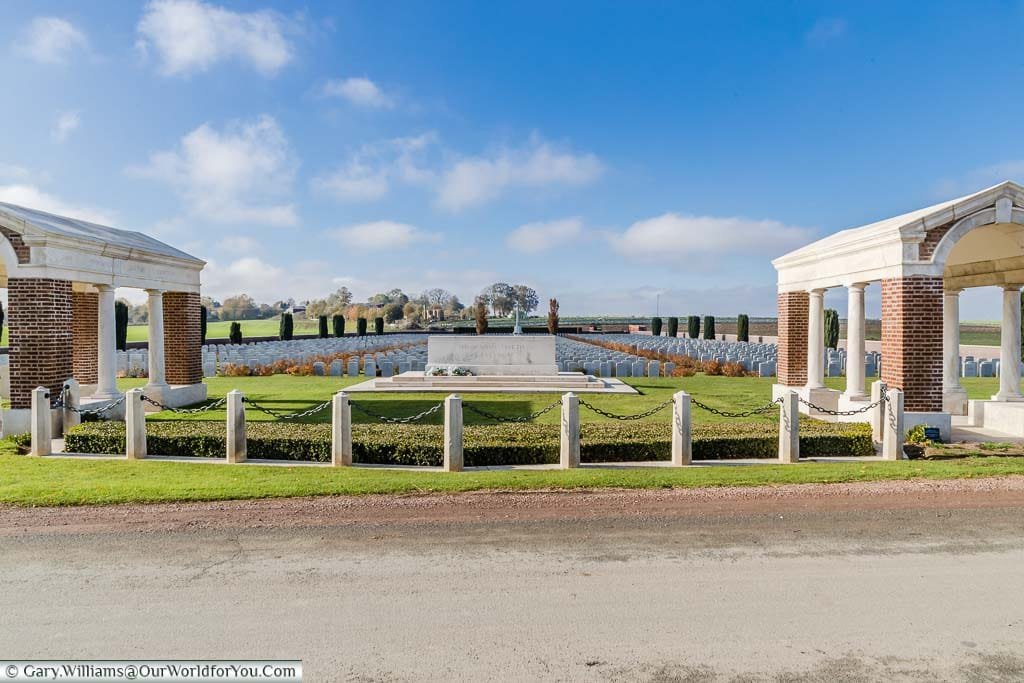 Eccles War Memorial, Kent, England - Our World for You