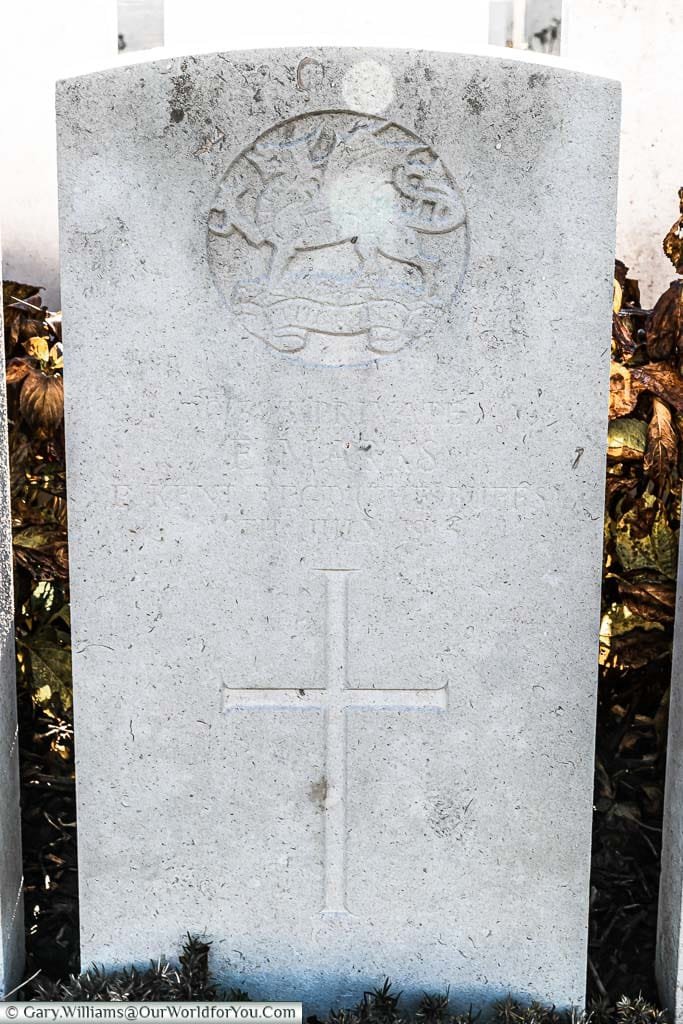 Eccles War Memorial, Kent, England - Our World for You