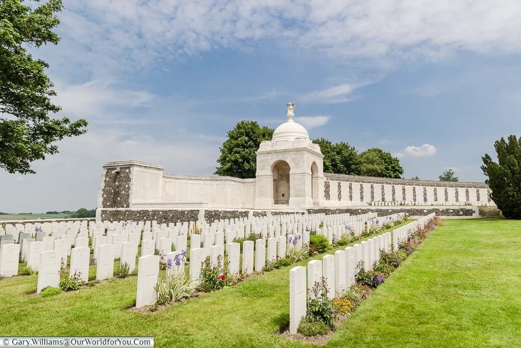 Eccles War Memorial, Kent, England - Our World for You