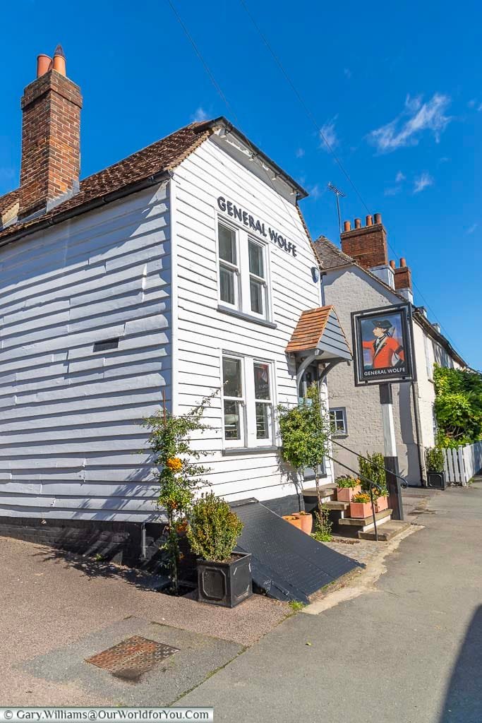 Exploring the charming town of Westerham in Kent - Our World for You