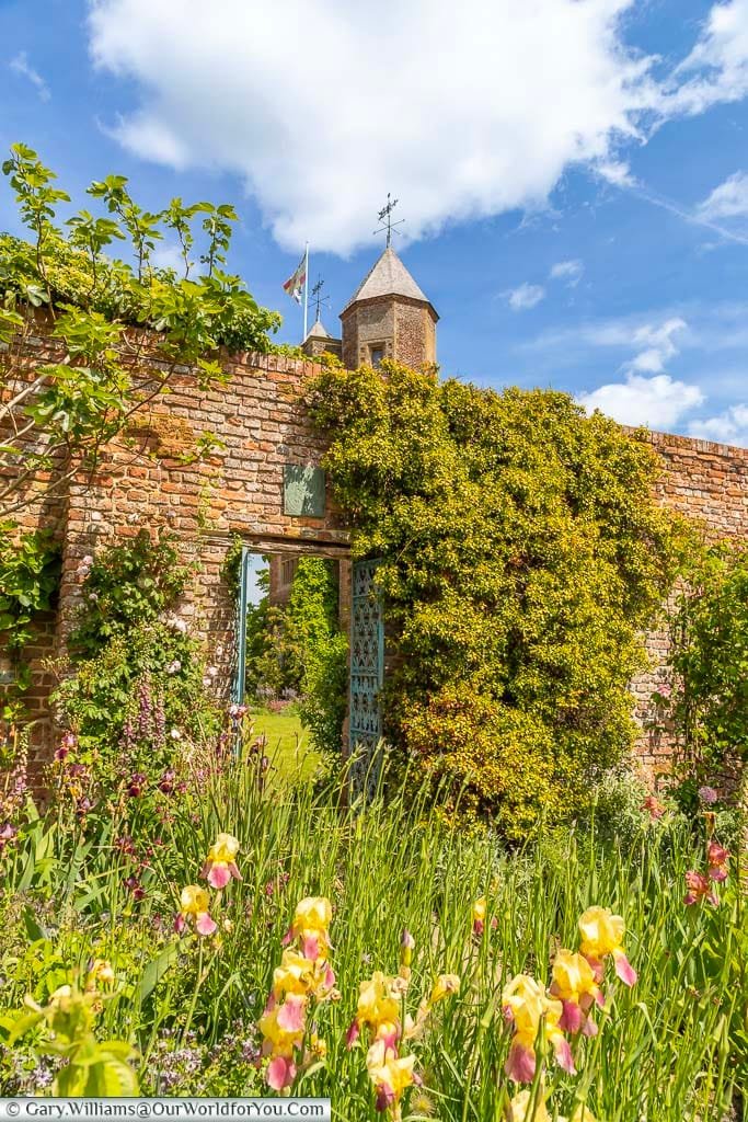 Exploring Sissinghurst Castle Garden in bloom - Our World for You