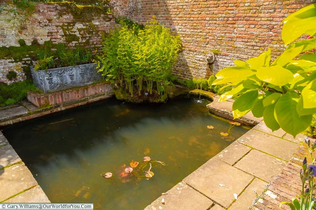Exploring Sissinghurst Castle Garden in bloom - Our World for You