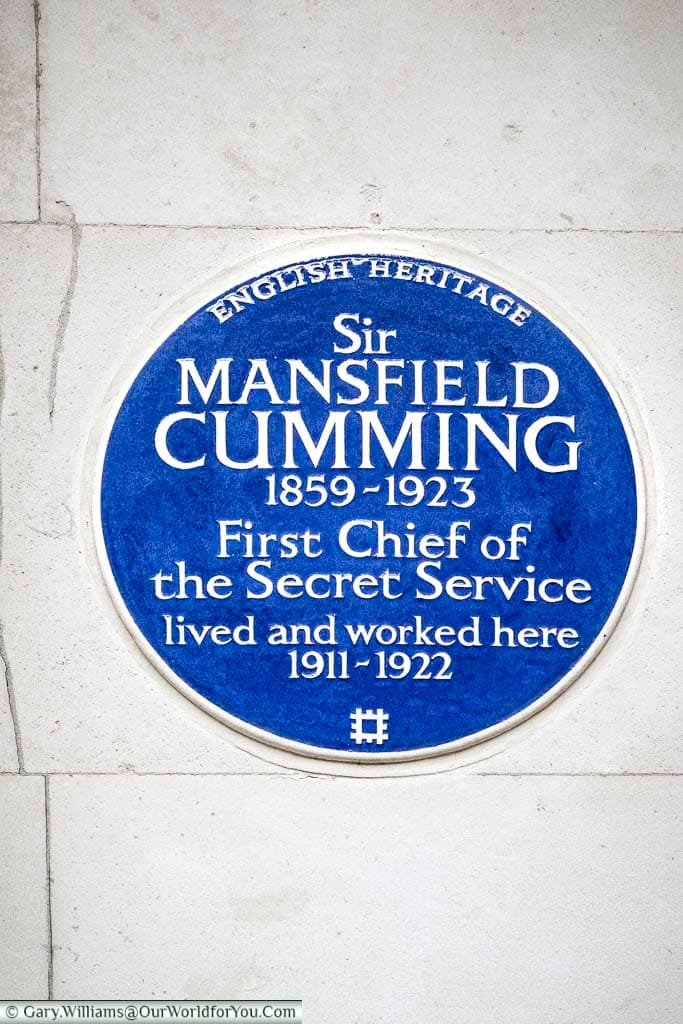 The Round Blue Plaques of London - Our World for You